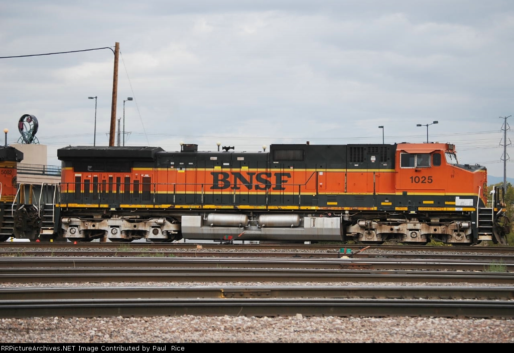 BNSF 1025